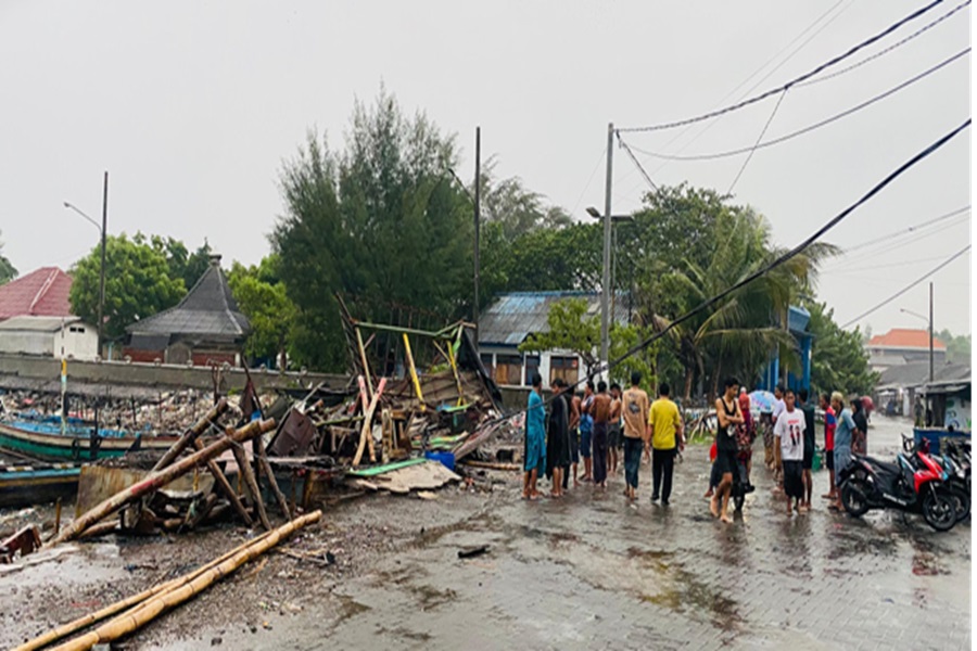 Pemukiman dan Pasar Ikan di Lekok Porak Poranda Diterjang Puting Beliung
