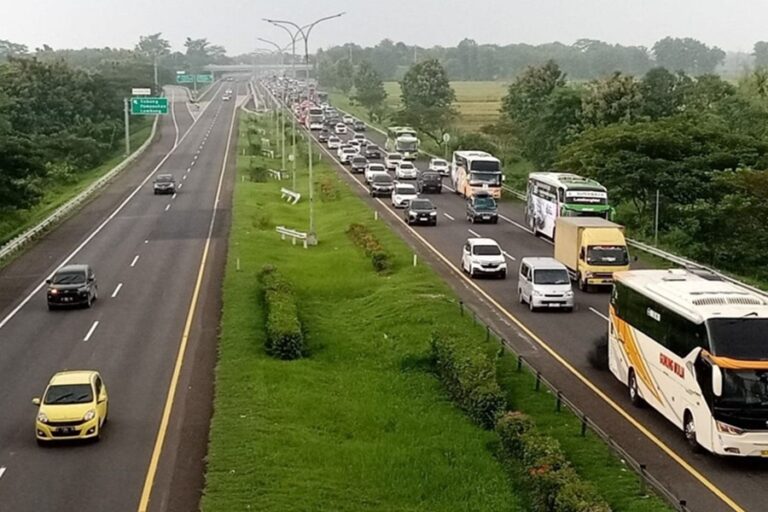 Arus Kendaraan Menurun, Rekayasa One Way di Tol Kalikangkung Dihentikan