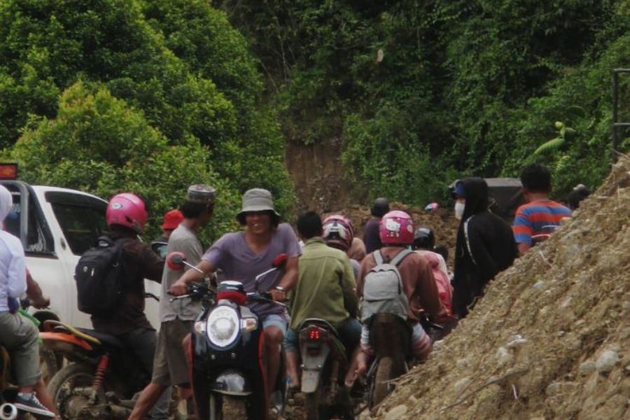 Longsor di Lereng Gunung Bromo Tutup Akses Jalan, Wisatawan Terhambat
