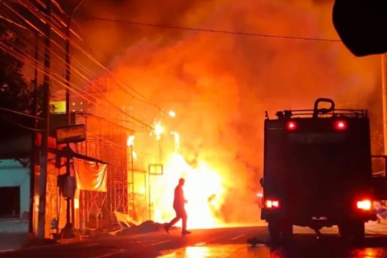 Pabrik Kerupuk di Kudus Terbakar, Kerugian Ditaksir Mencapai Ratusan Juta Rupiah